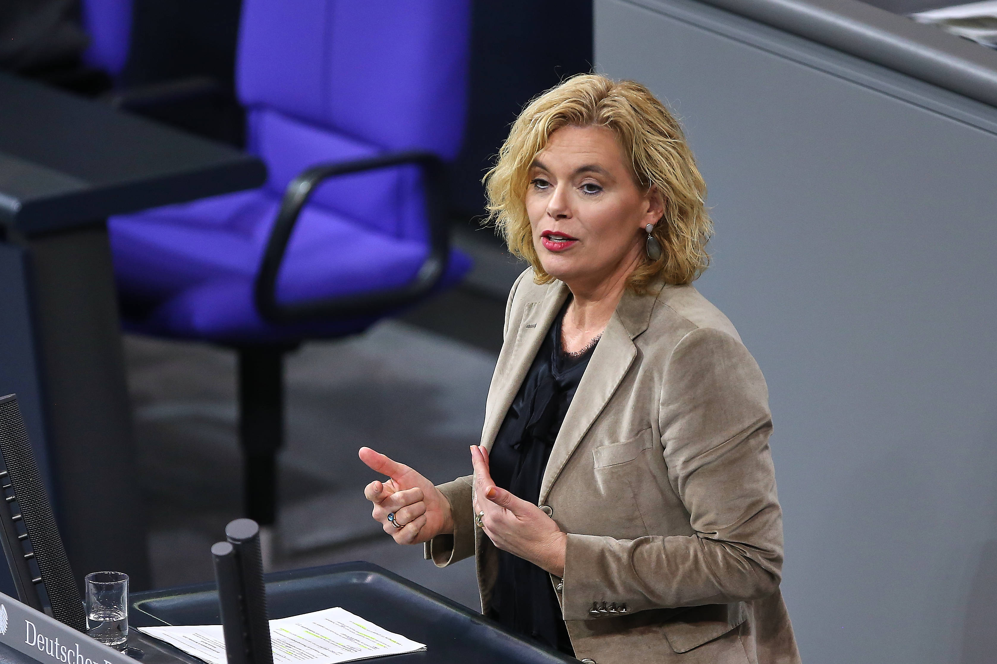 Julia Klöckner: So hoch ist ihr Gehalt als Bundestagspräsidentin - wmn.de