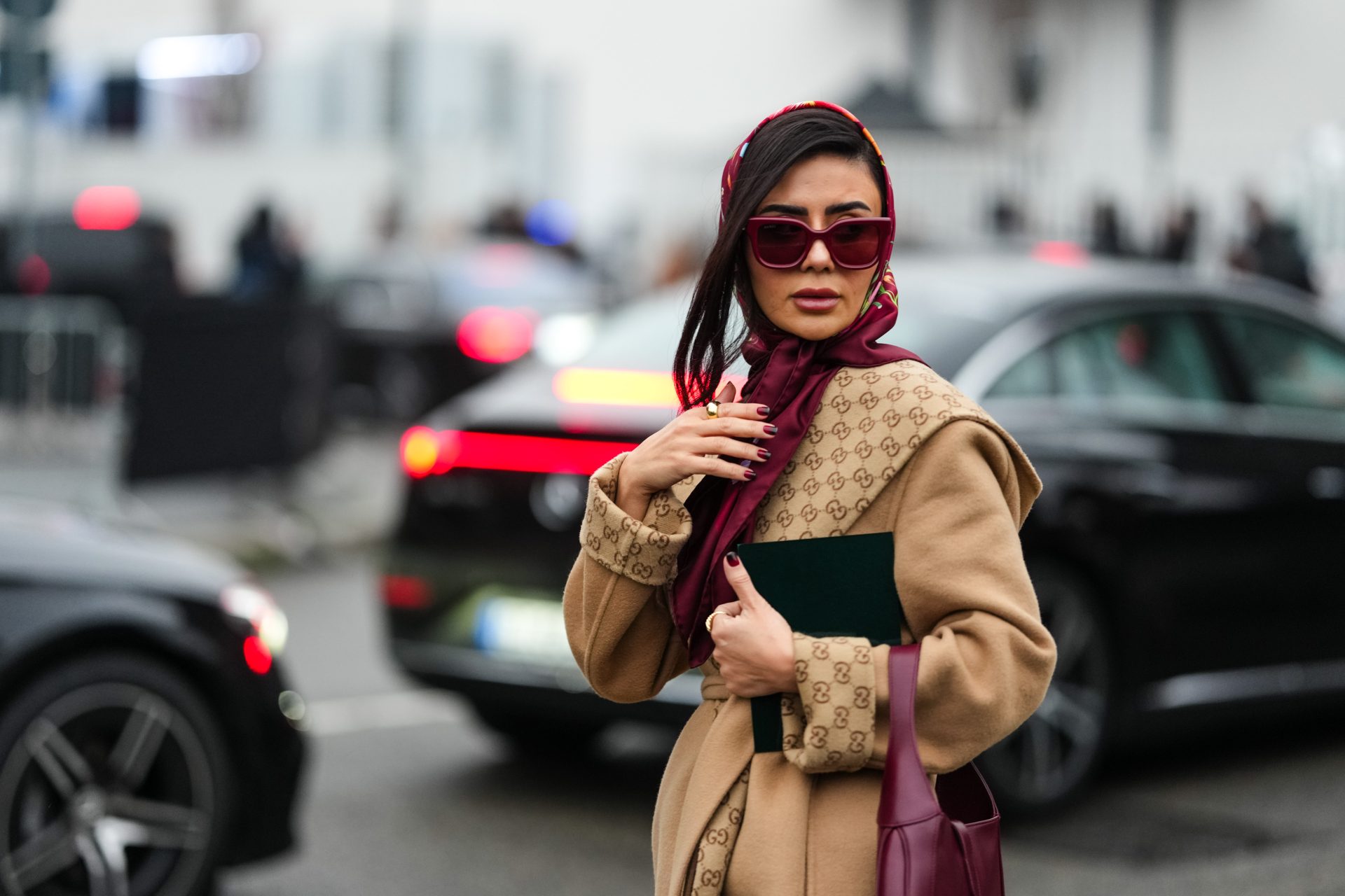 Fashion-Must-Have: So wirken Seidentücher cool und elegant - wmn.de